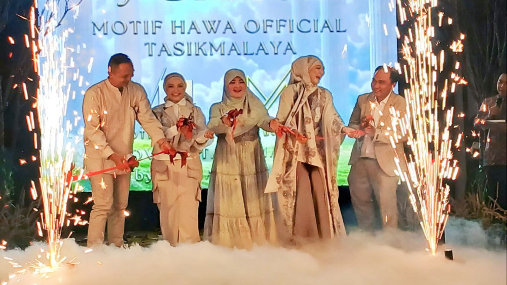 Kolaborasi Brand Nasional-Lokal, Motif Hawa dan Mutia Butik Angkat ...